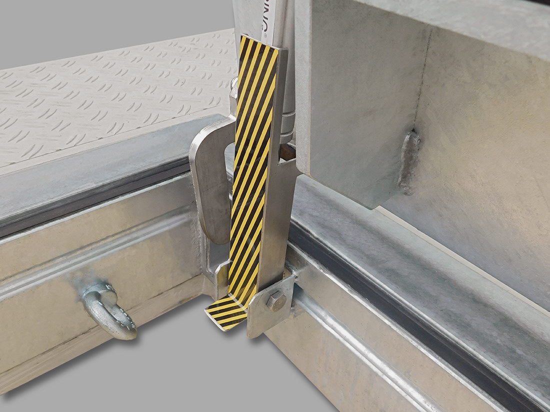 Cover locking mechanisms for WAD III - Lübbering Umwelttechnik GmbH